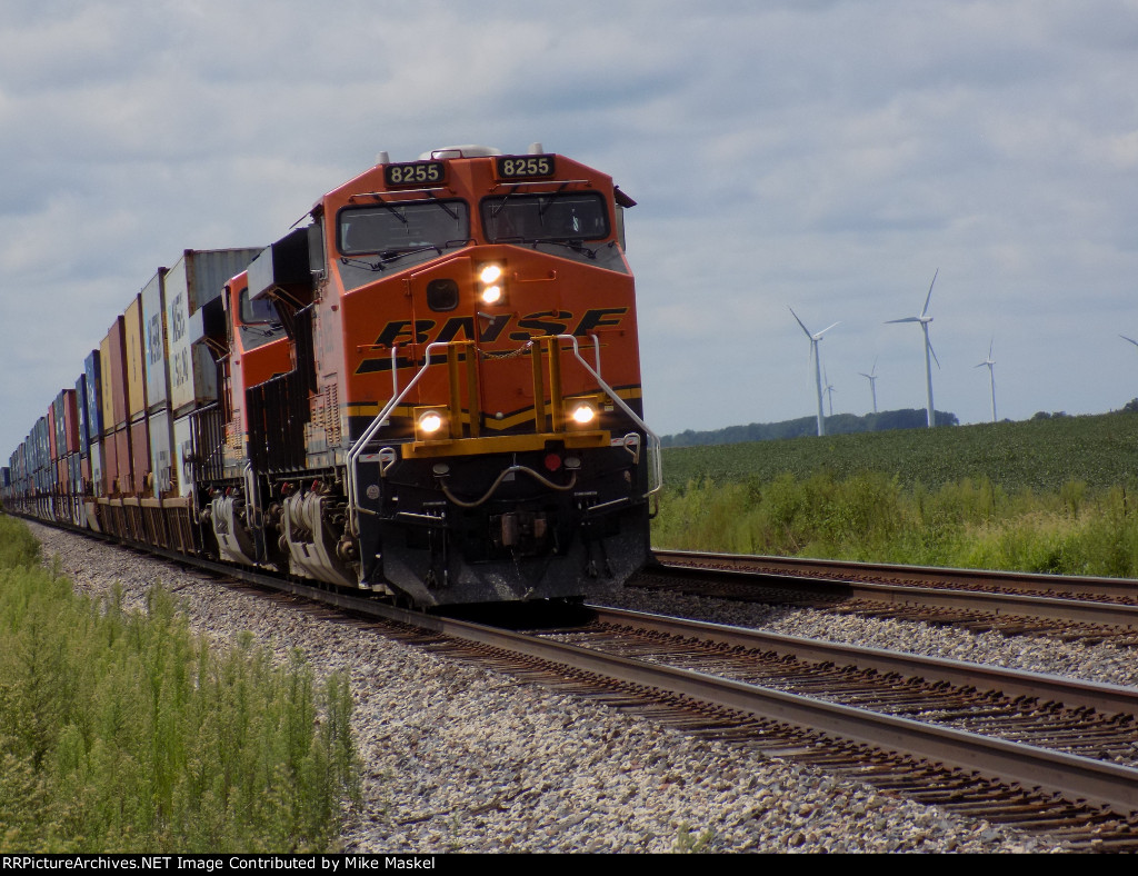 BNSF 8255
